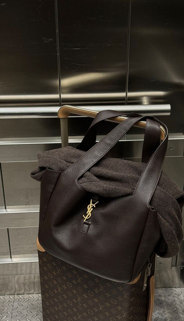 Best Leather Tote Bags for Work in 2026 | Roxy Wraps